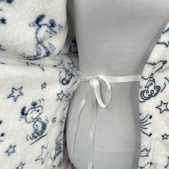 Peanuts | Intimates & Sleepwear | Peanuts Snoopy Fireworks Hooded Robe ...